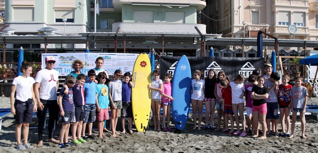 A Varazze inaugurato il Battesimo del Surf - Surfcorner.it | italian ...