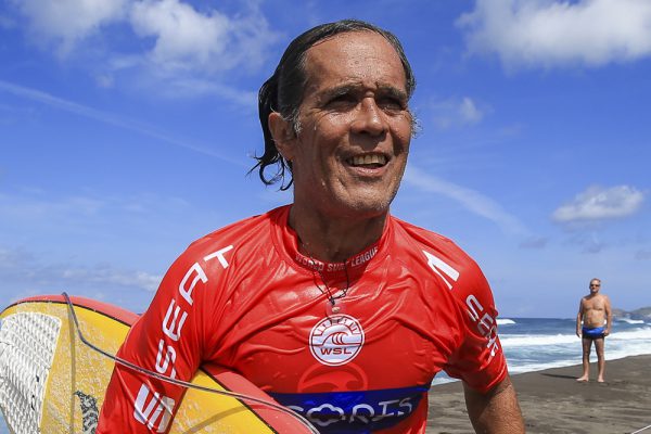 Addio a Derek Ho, Leggendario Campione di Surf Hawaiano - Surfcorner.it ...